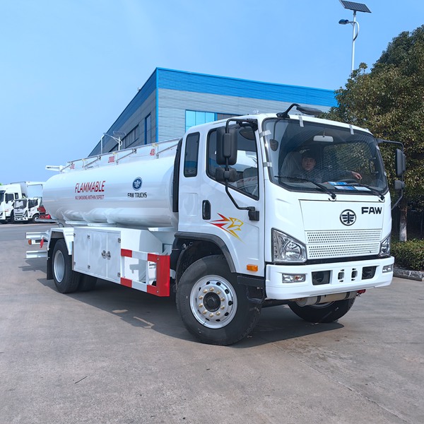 FAW 6 wheels 10000 liters 4 compartments fuel tank truck_Chengli